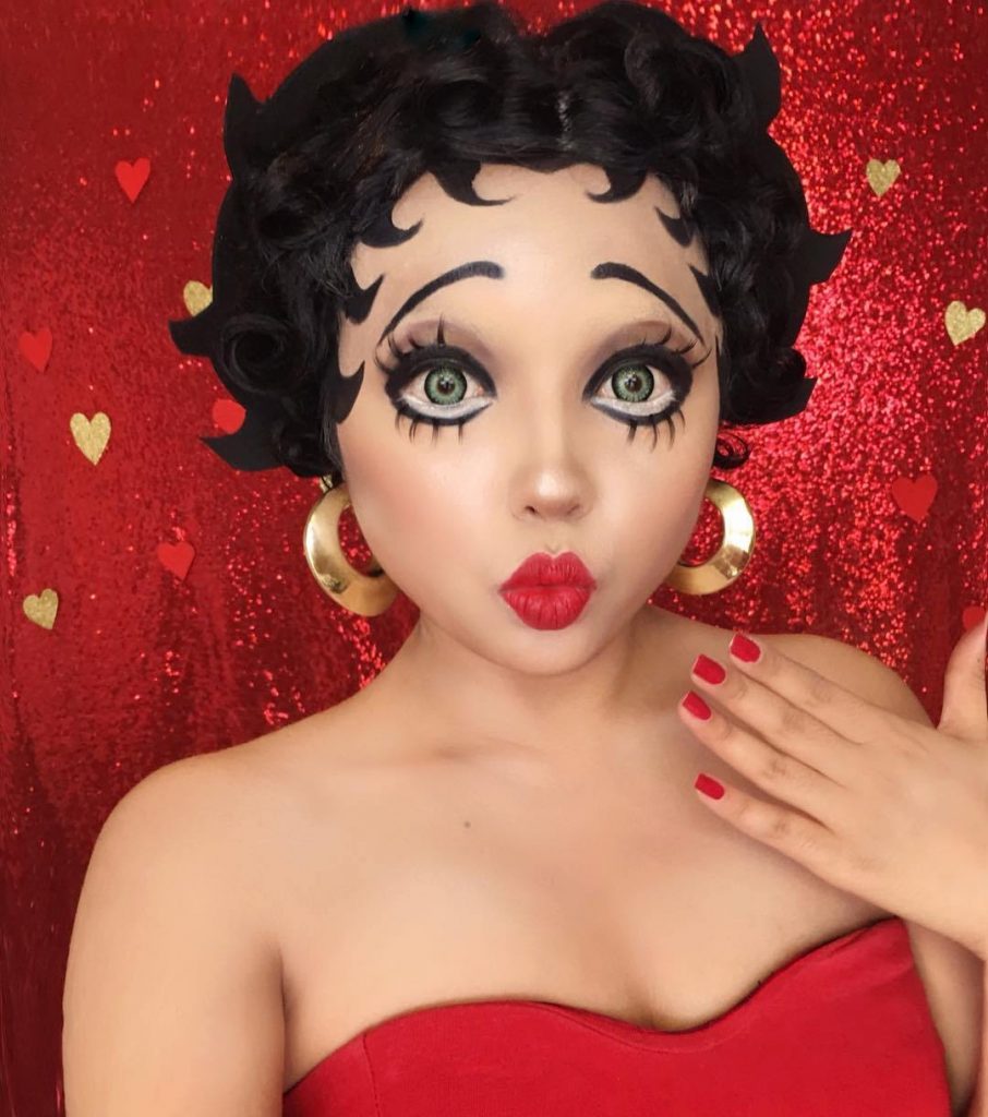Makeup Artist Transforms Herself Into Famous Celebrities And Characters